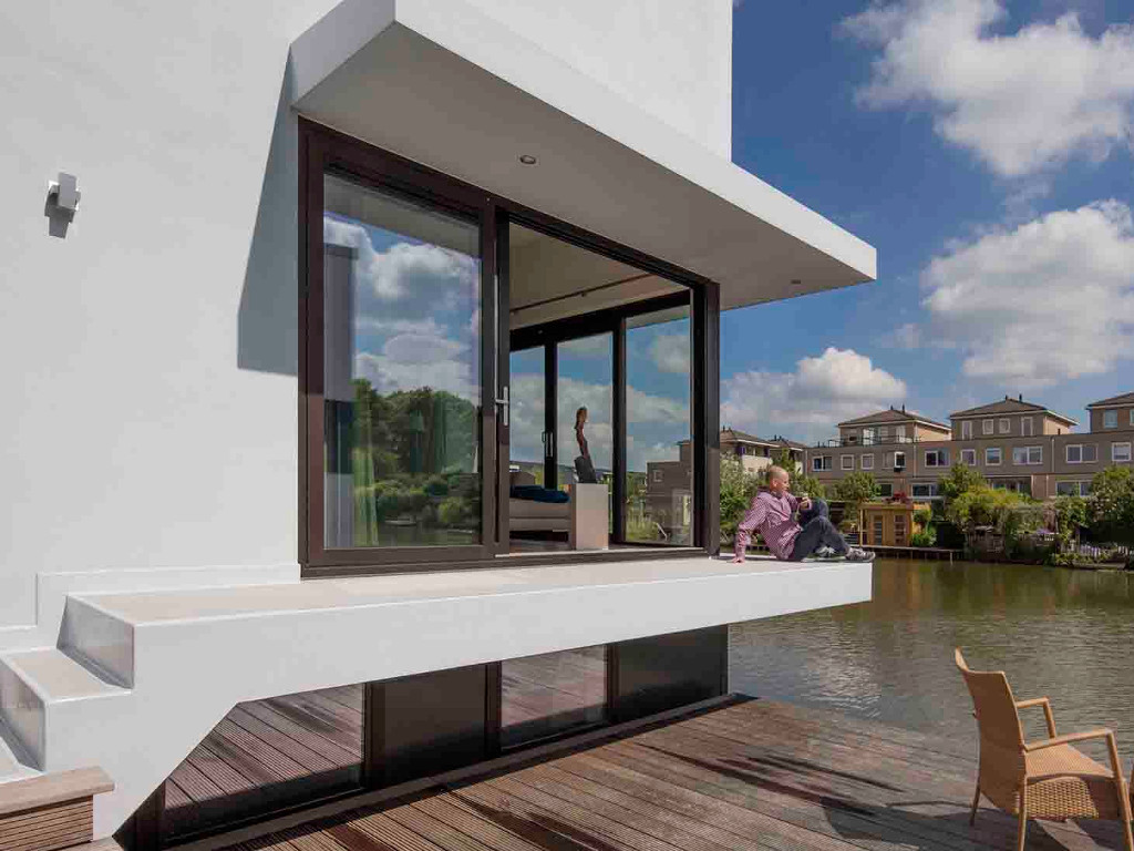 Float House