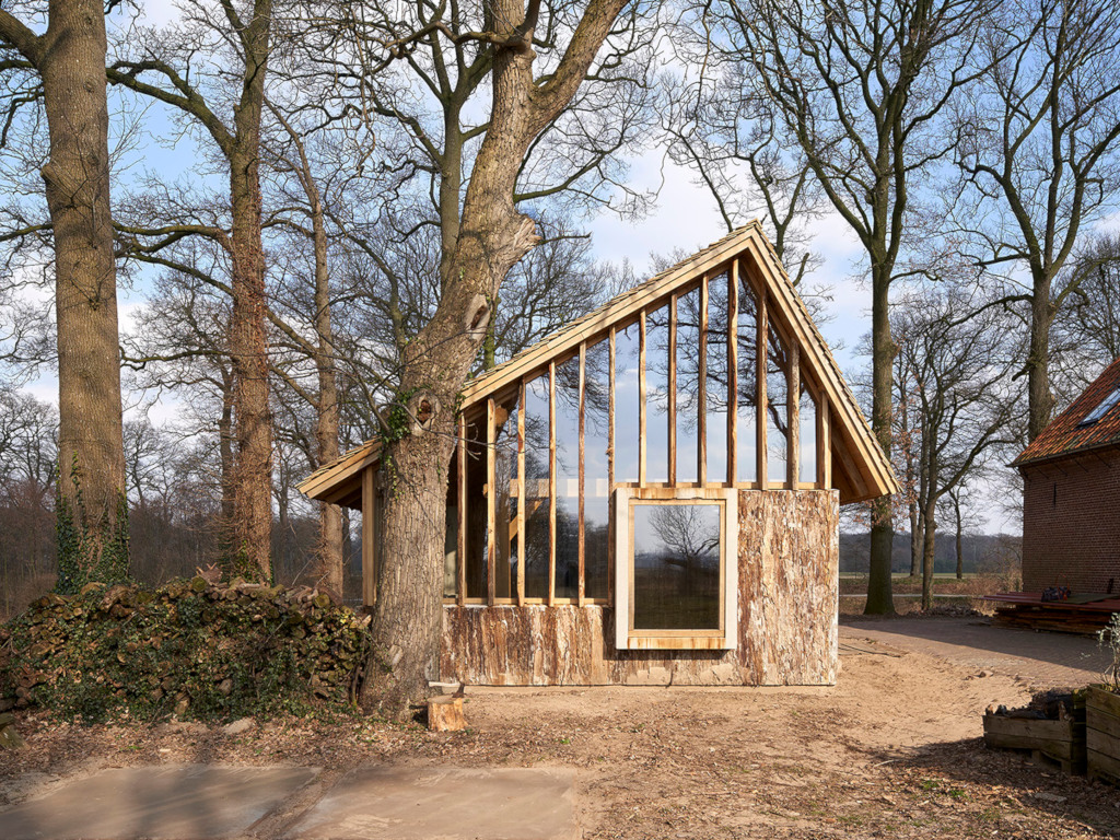 Zestien Eiken Schuur