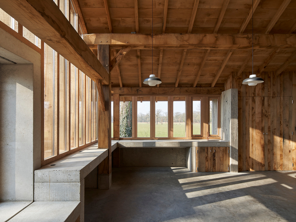 Zestien Eiken Schuur